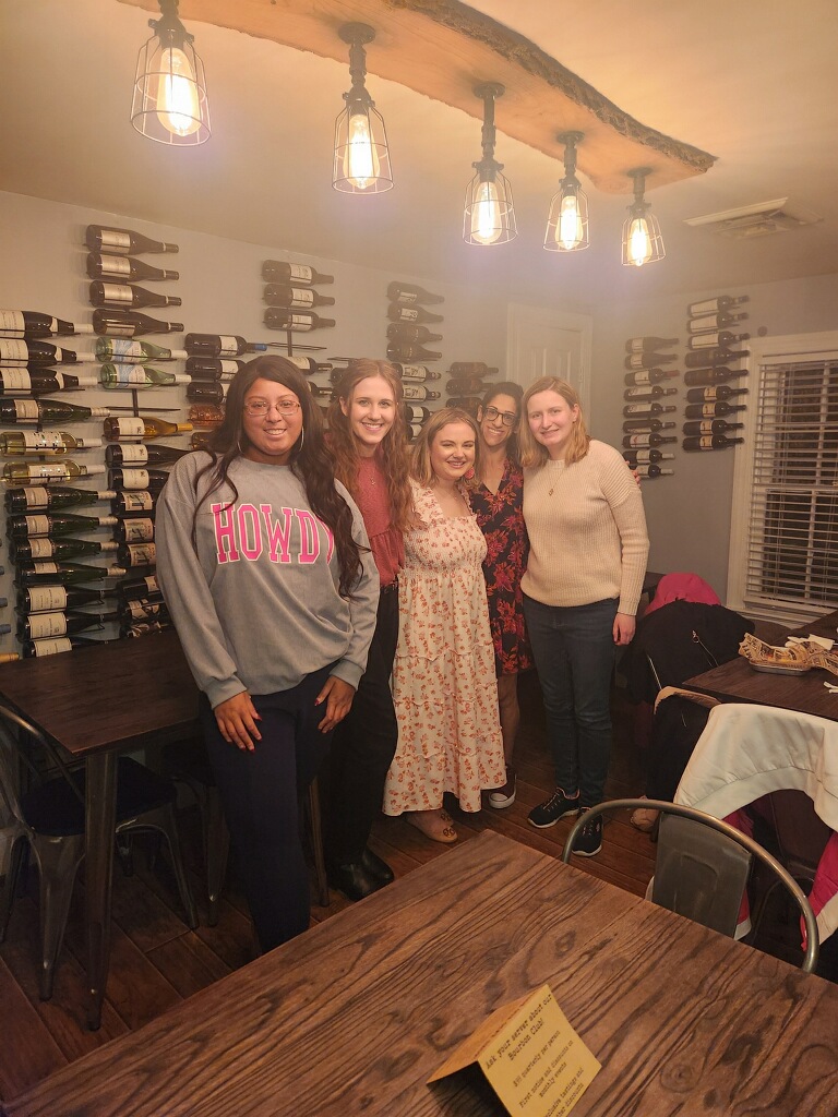 Where to Meet Friends in a New City - The Pink Chickadee